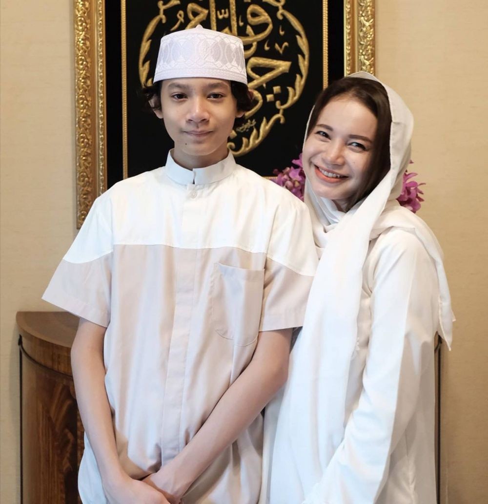 Bak Kakak Adik, 10 Potret Rossa dan Anaknya, Rizky Langit Ramadhan Bak Kakak Adik, 10 Potret Rossa dan Anaknya, Rizky Langit Ramadhan
