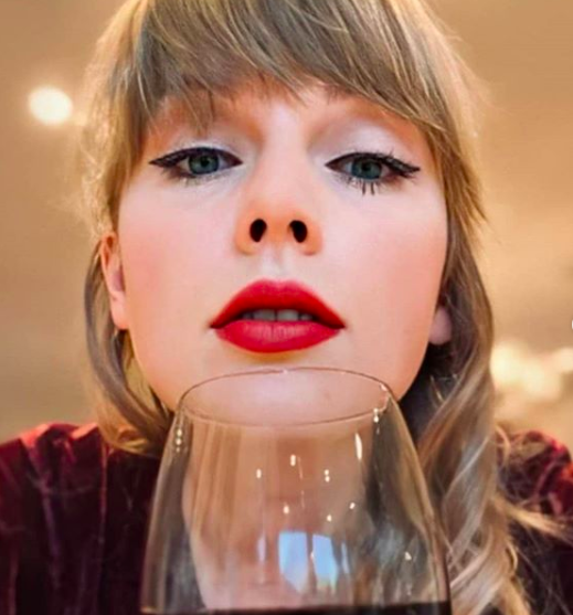 Rilis Album Folklore, 10 Penampilan Terbaru Taylor Swift Kian Memesona Rilis Album Folklore, 10 Penampilan Terbaru Taylor Swift Kian Memesona