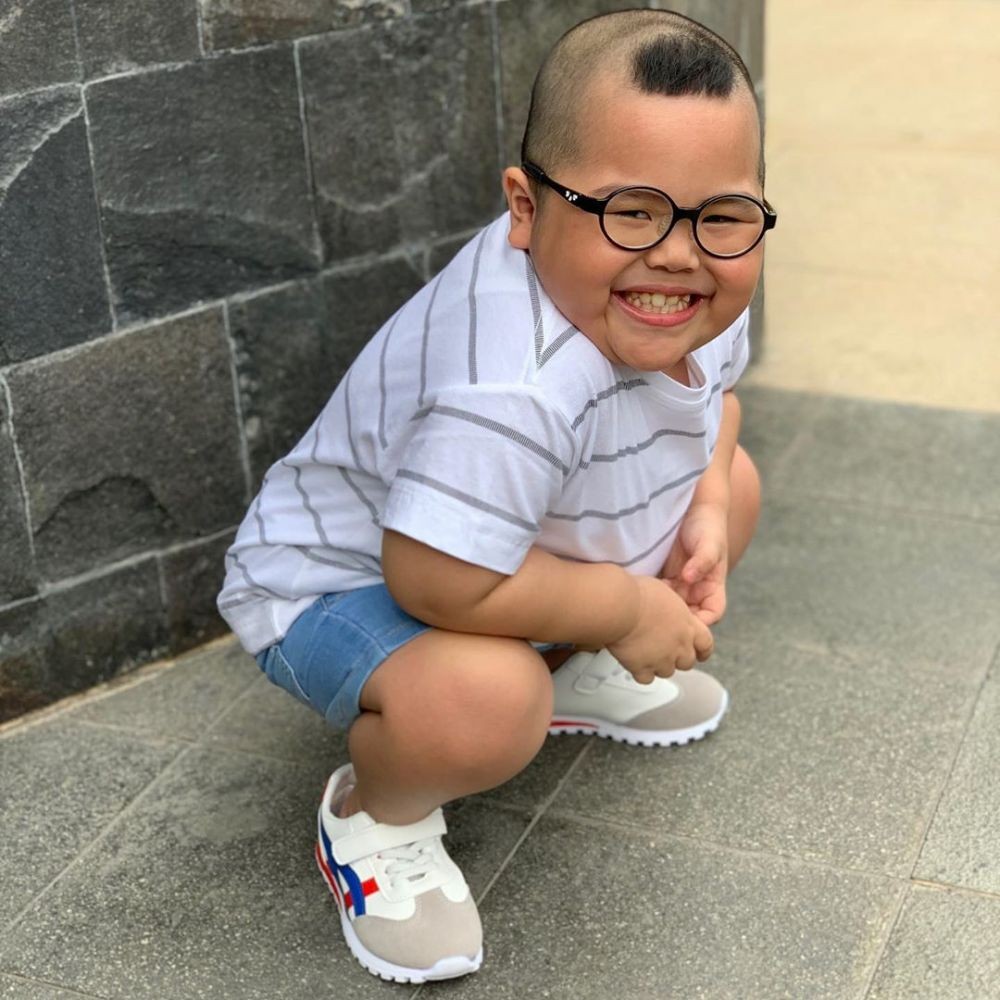 10 Potret Terbaru Bayi Tatan yang Dulu Viral. Sudah Masuk SD, Lho!