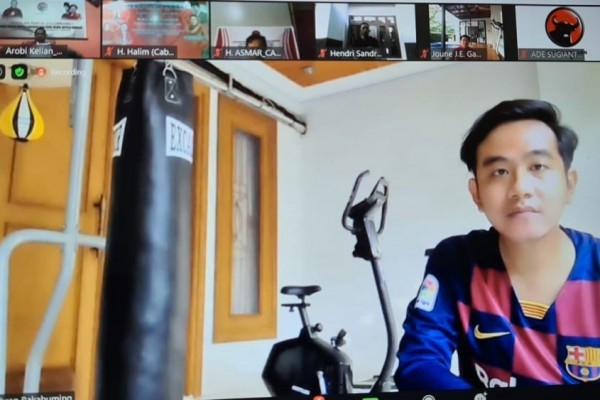 Ikuti Sekolah Cakada PDIP, Gibran Diminta Rutin Latihan Tinju Ikuti Sekolah Cakada PDIP, Gibran Diminta Rutin Latihan Tinju
