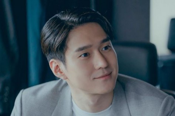 9 Potret Go Kyung Pyo Lawan Main Seohyun Snsd