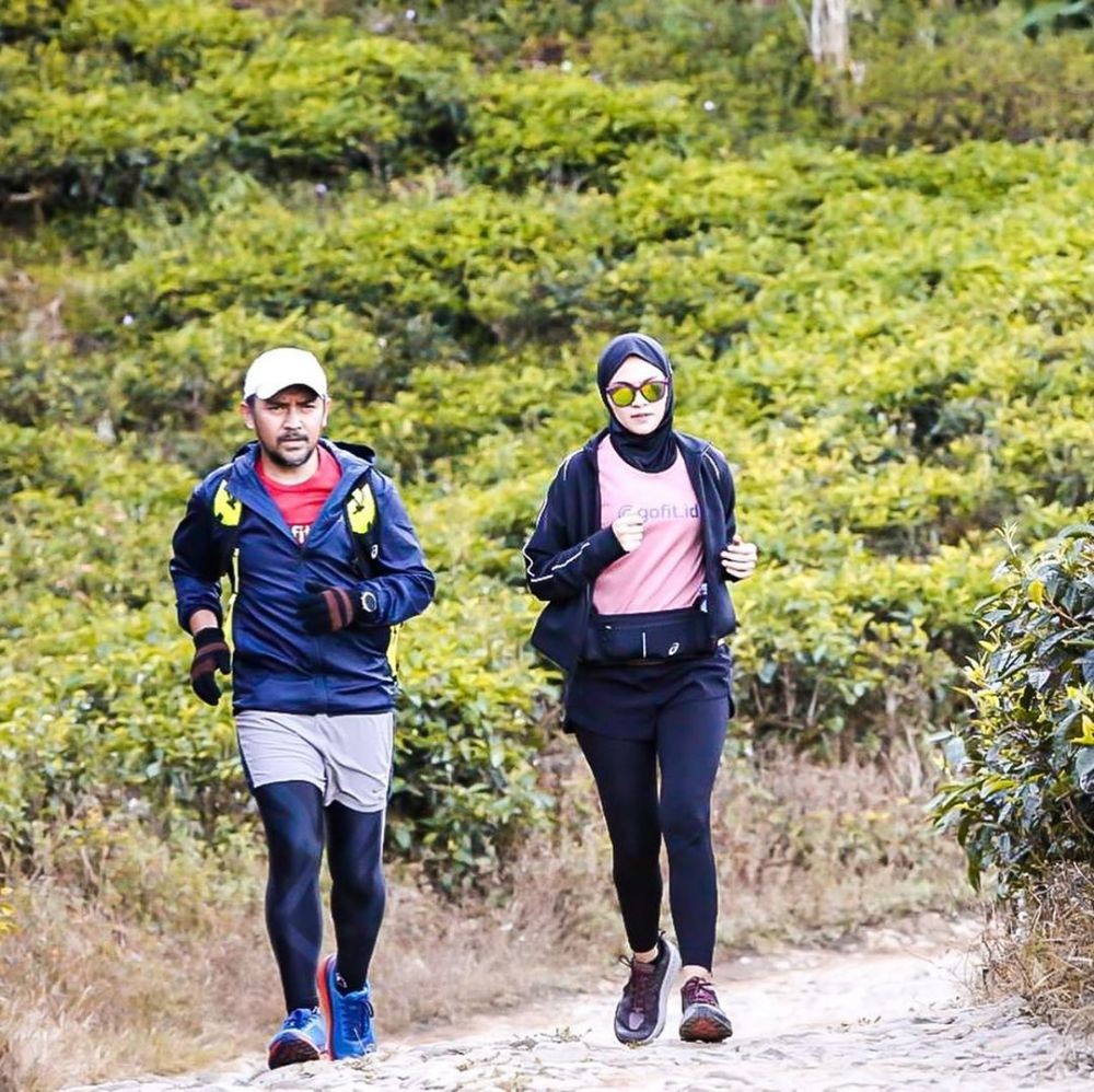 Tetap Bugar Nan Segar, 10 Potret Seleb Olahraga Saat Liburan