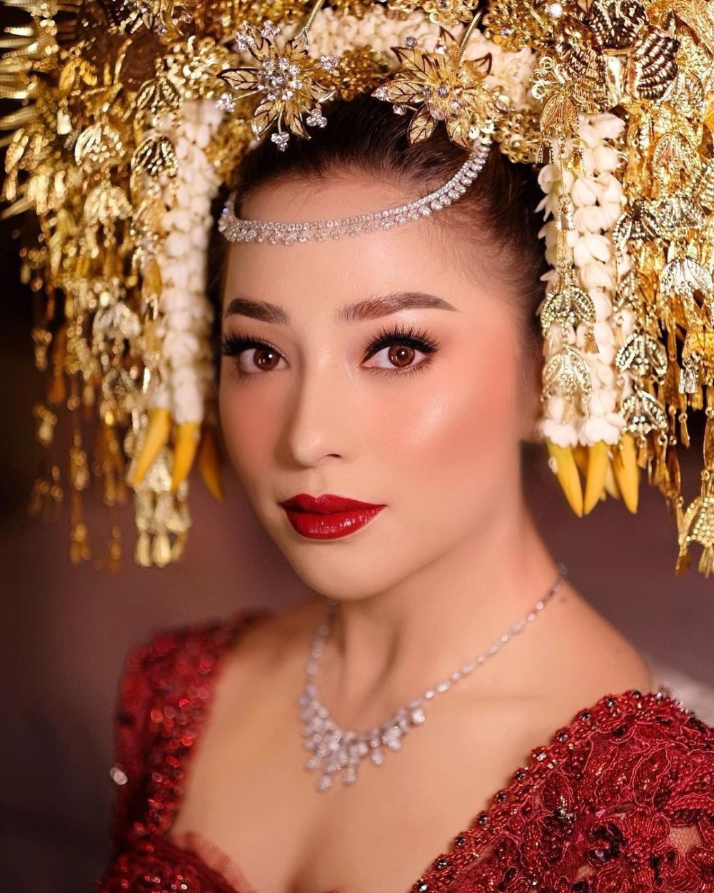Gaya Makeup dan Kebaya Akad Nikita Willy, Mewah dengan Adat Minang Gaya Makeup dan Kebaya Akad Nikita Willy, Mewah dengan Adat Minang