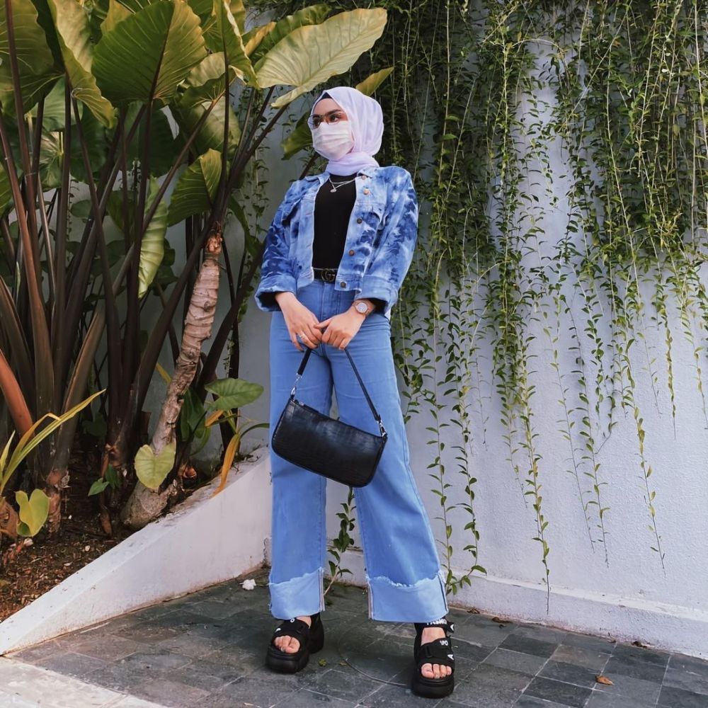10 Inspirasi OOTD Pakaian Tie Dye untuk Hijabers Gayanya Unik