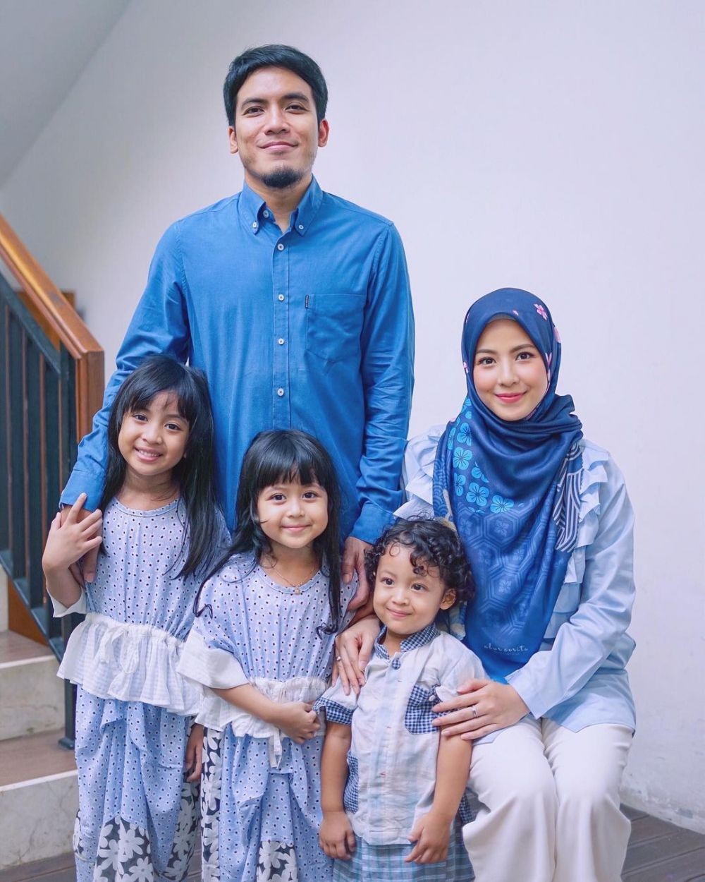 9 Inspirasi Busana Lebaran Selebriti dan Keluarga Tahun Ini 9 Inspirasi Busana Lebaran Selebriti dan Keluarga Tahun Ini