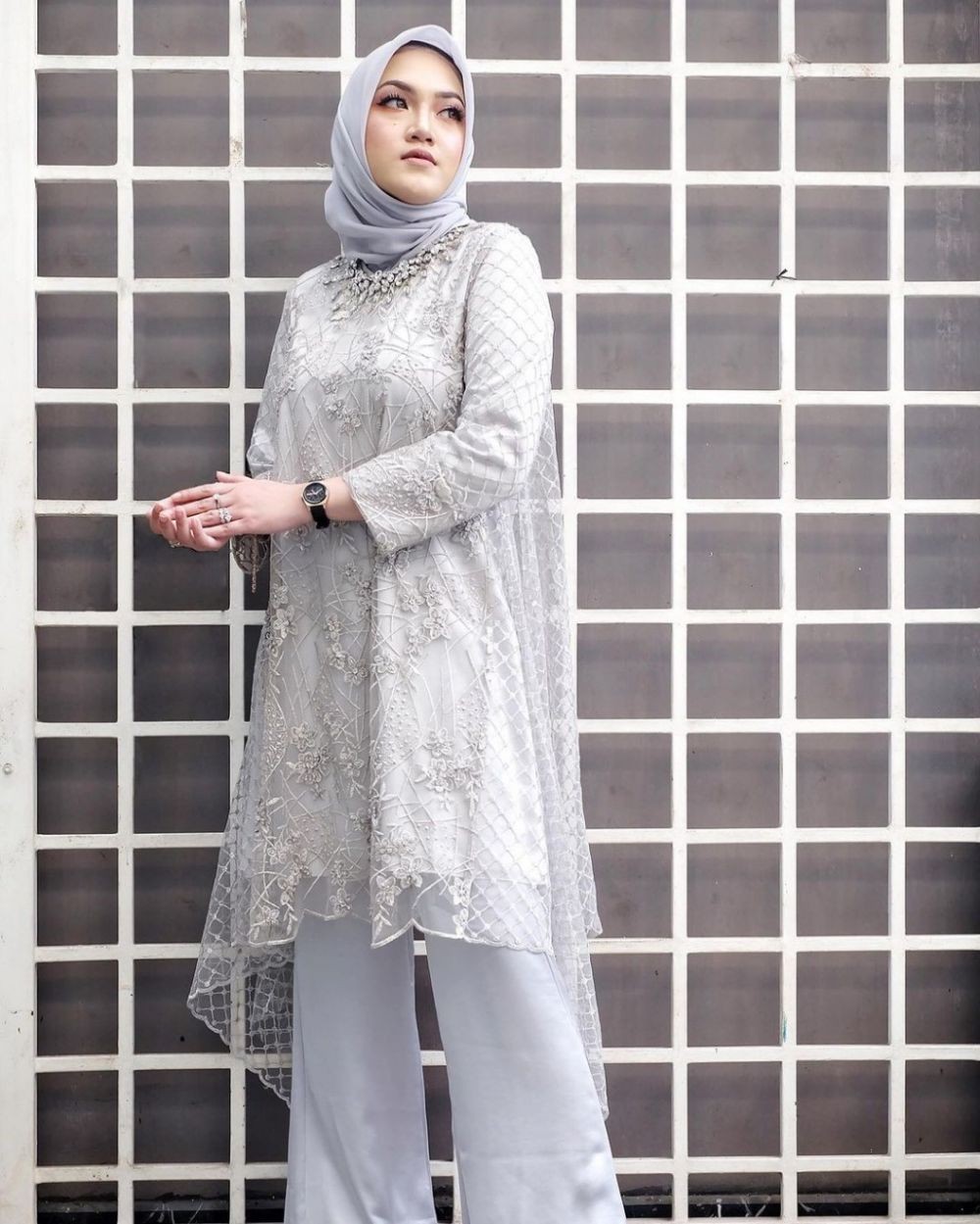 9 Ide Baju Kondangan ala Chacha Thaib, Batik sampai Dress