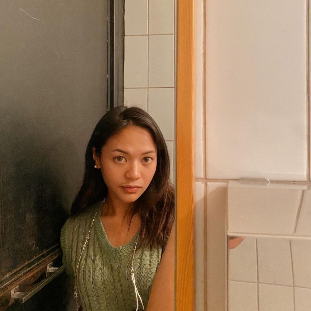 Potret Terbaru Amel Carla yang Bikin Pangling Potret Terbaru Amel Carla yang Bikin Pangling