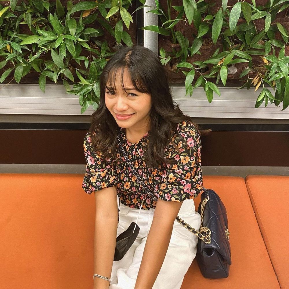 Potret Terbaru Amel Carla yang Bikin Pangling Potret Terbaru Amel Carla yang Bikin Pangling