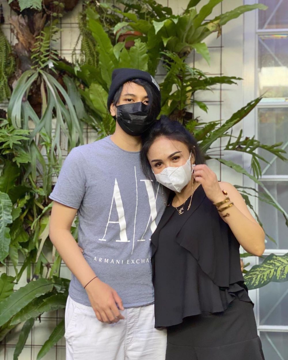 Tuai Sorotan, 10 Potret Kompak Yuni Shara dan Anak-anaknya