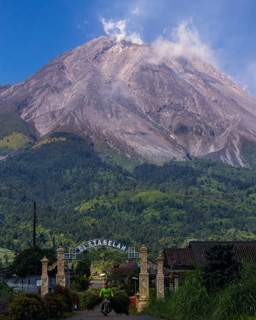 10 Gunung dengan Pemandangan Terbaik di Indonesia