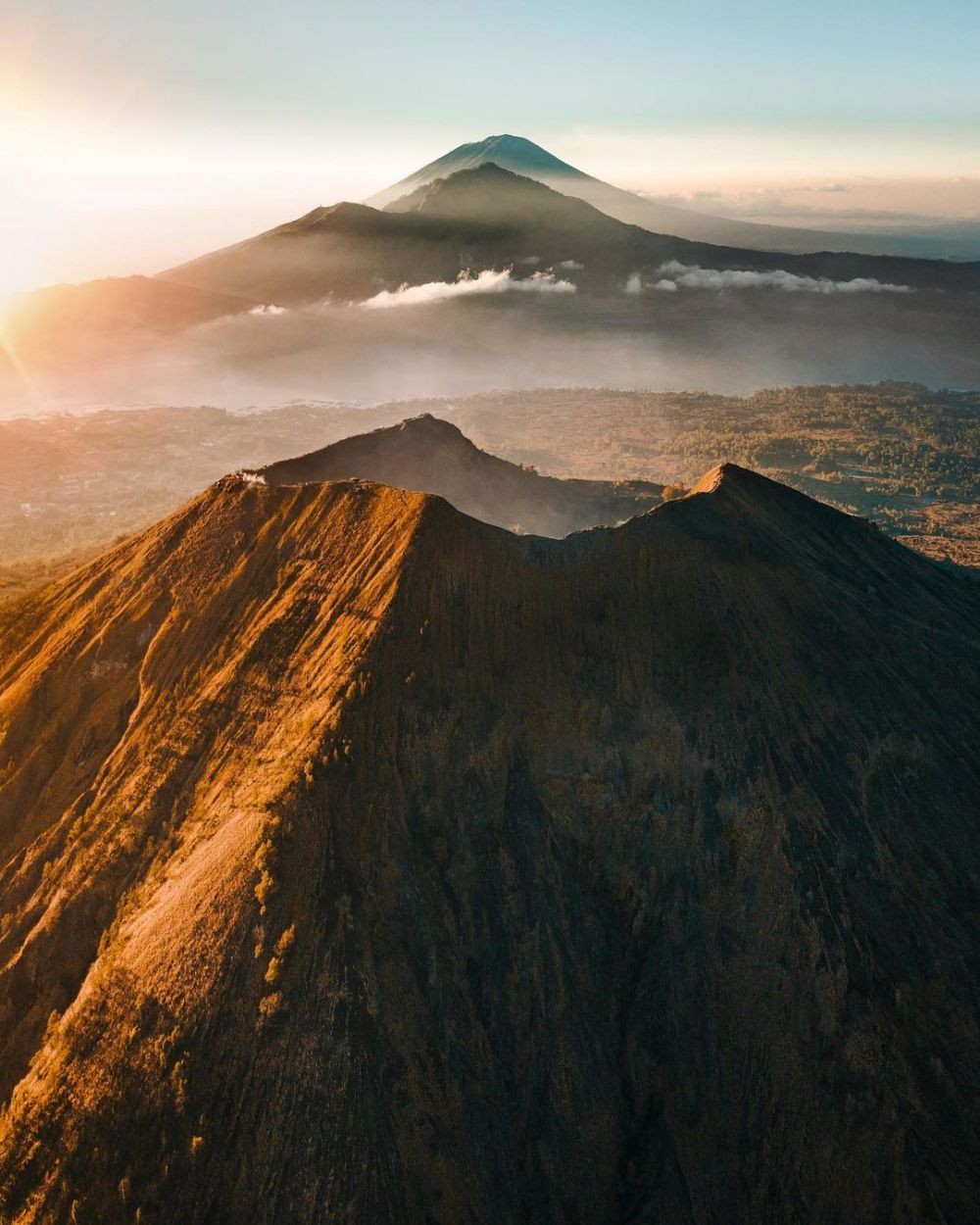 10 Gunung dengan Pemandangan Terbaik di Indonesia