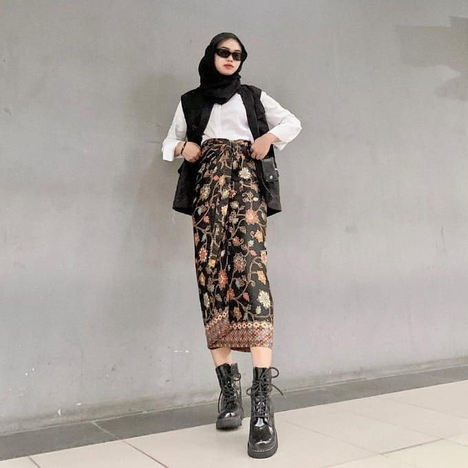 12 Cara Kreatif Pakai Batik Jadi OOTD Stylish dan Berkelas