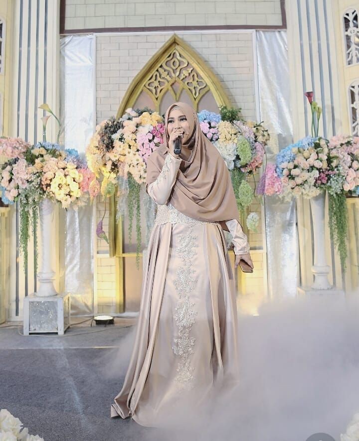 10 Style Kondangan Hijab Syar'i ala Puput Melati, Menawan!