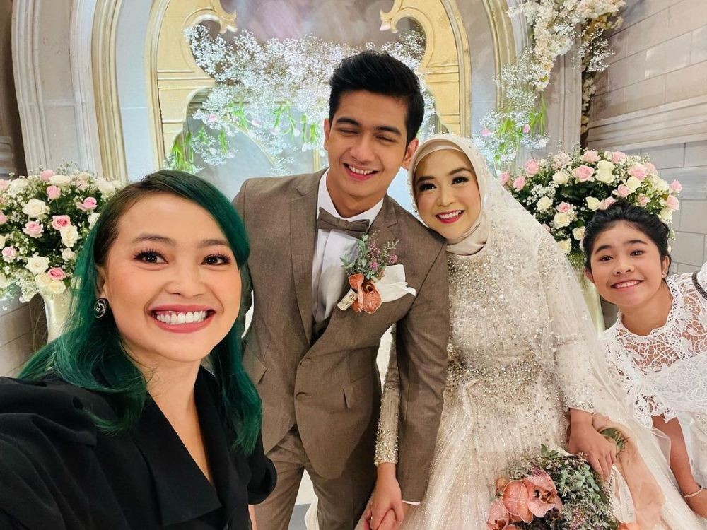 12 Potret Artis Hadiri Resepsi Ria Ricis dan Teuku Ryan
