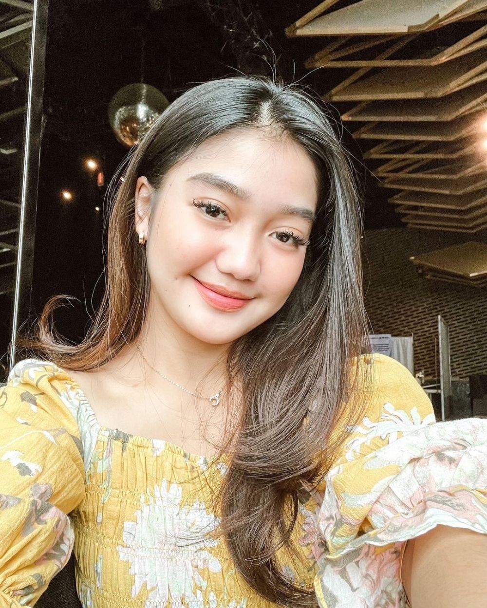 10 Pesona Fuji dan Chika yang Sama-sama Dekat dengan Thariq