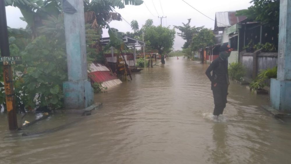 Warga Terdampak Banjir di Makassar Mulai Mengungsi Warga Terdampak Banjir di Makassar Mulai Mengungsi
