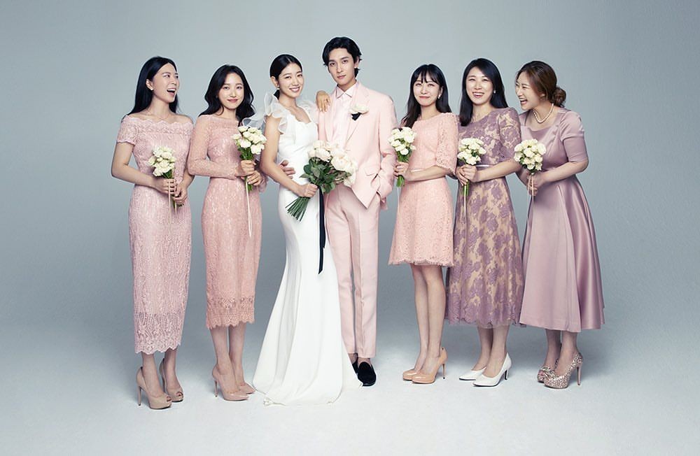 Momen Pernikahan Park Shin Hye D O Dan Hongki Nyanyi