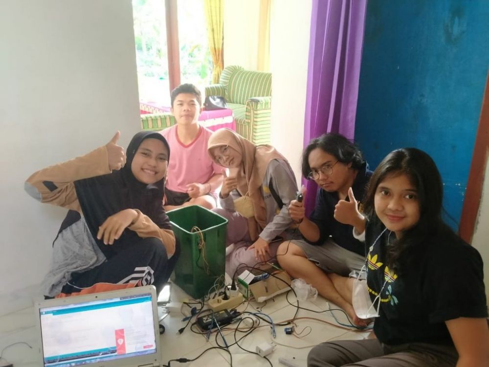 KKN ITERA, Mahasiswa Buat Aplikasi Belajar dan Tempat Sampah KKN ITERA, Mahasiswa Buat Aplikasi Belajar dan Tempat Sampah