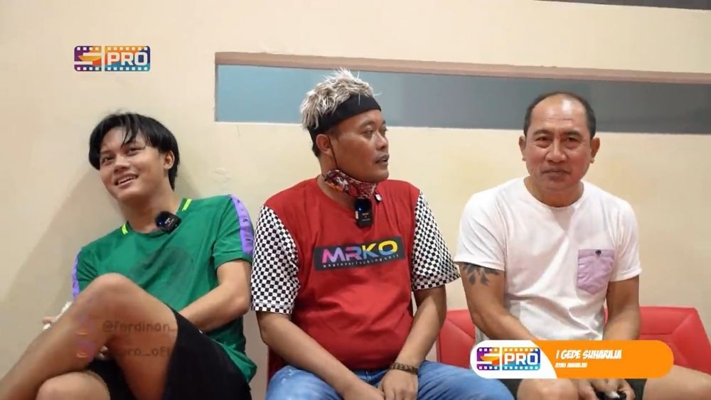 9 Potret Sule Ketemu Calon Besan, Seru Main Badminton Bareng 9 Potret Sule Ketemu Calon Besan, Seru Main Badminton Bareng