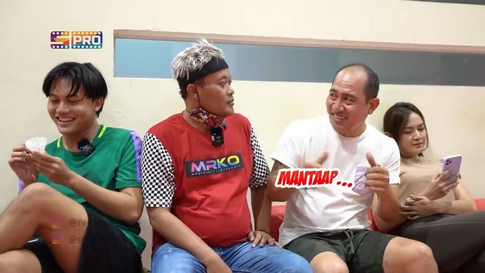 9 Potret Sule Ketemu Calon Besan, Seru Main Badminton Bareng 9 Potret Sule Ketemu Calon Besan, Seru Main Badminton Bareng