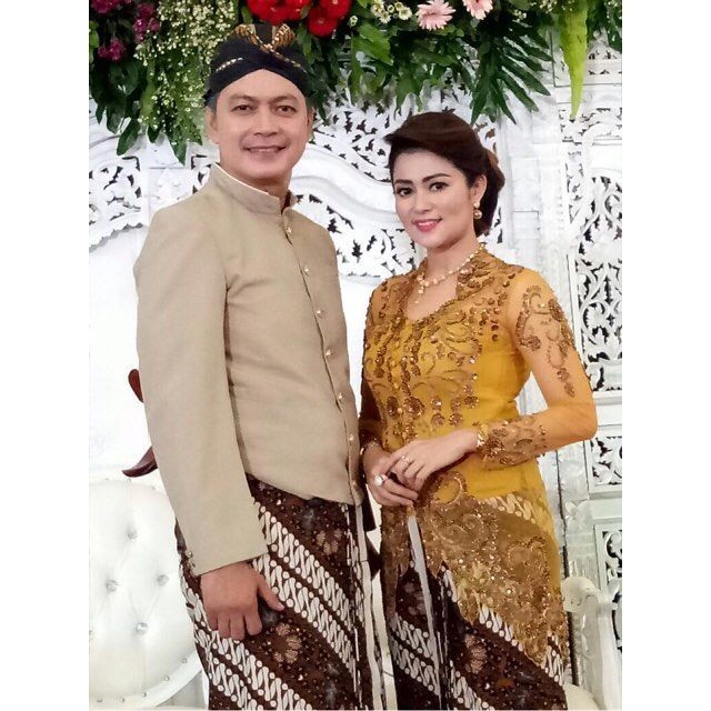 10 Ide Kebaya Ratu Dewi Imasy Pesinetron Senior Awet Muda