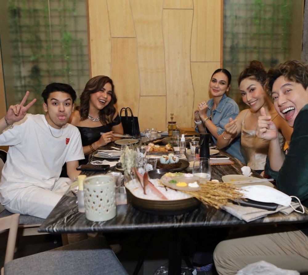 10 Pemotretan Terbaru Melaney Ricardo di Usia 41 Tahun