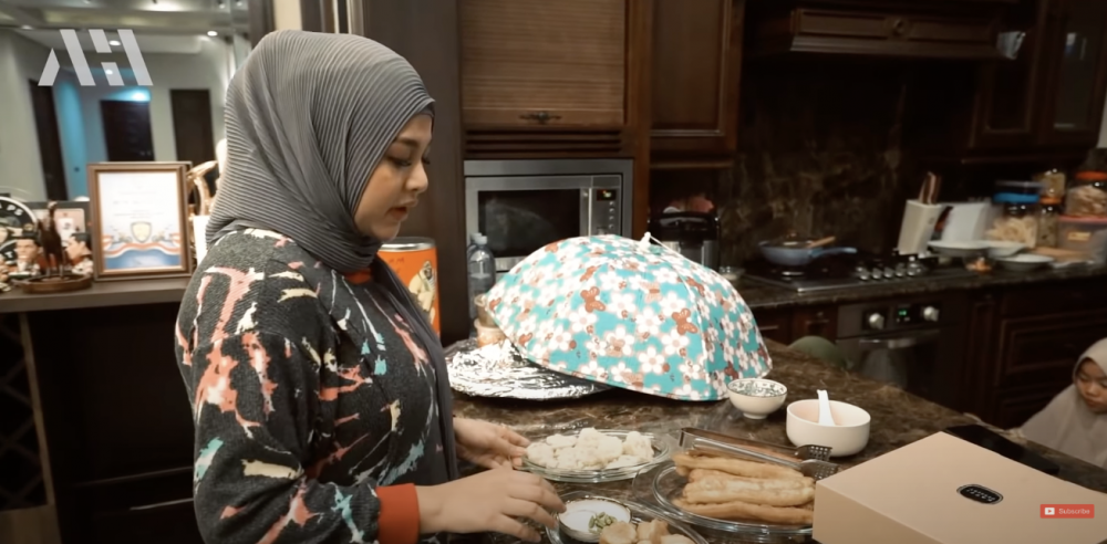 10 Momen Buka Puasa Pertama Aurel dan Atta Bareng Ameena