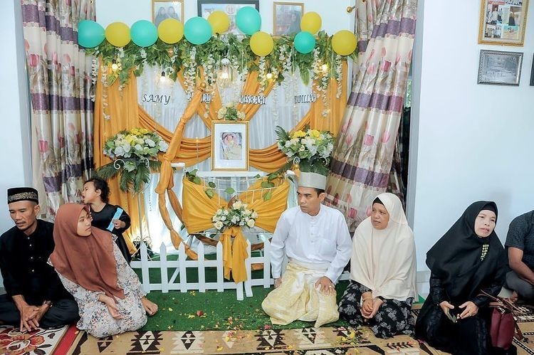 8 Potret Mengayun Anak Ustaz Abdul Somad, Penuh Khidmat