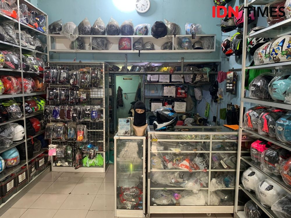 Murah Meriah, Biaya Perbaikan Helm di Sini Mulai Rp15 Ribu Murah Meriah, Biaya Perbaikan Helm di Sini Mulai Rp15 Ribu