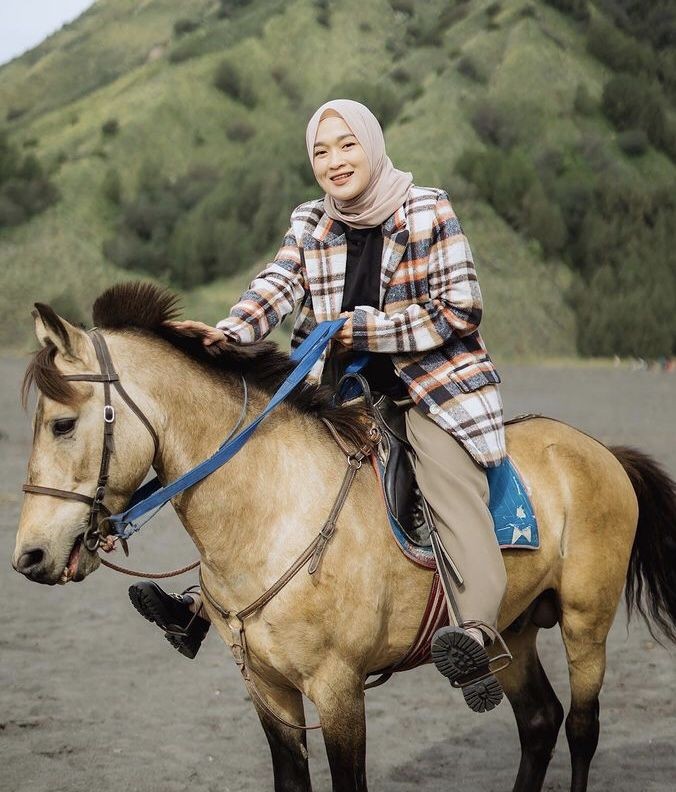 Ririe Fairus ke Bromo, Ini 10 Potretnya Liburan Bareng Anak