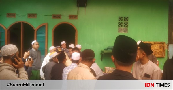 Jenazah Bobotoh Ahmad Solihin Dikubur di Pemakaman Keluarga Jenazah Bobotoh Ahmad Solihin Dikubur di Pemakaman Keluarga