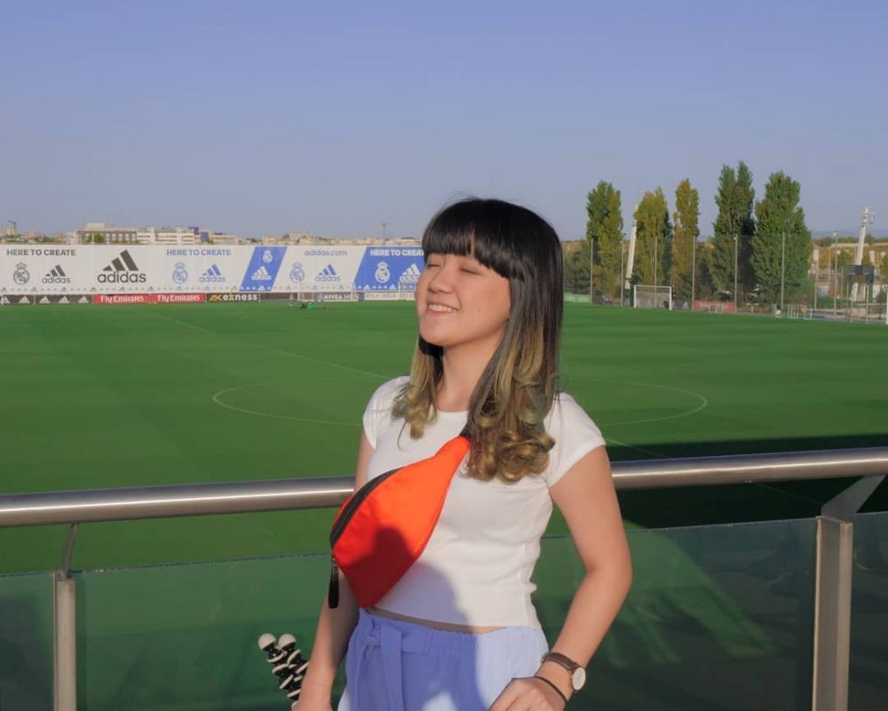 10 Referensi Gaya Rambut ala Cindy Gulla, Selalu dengan Poni