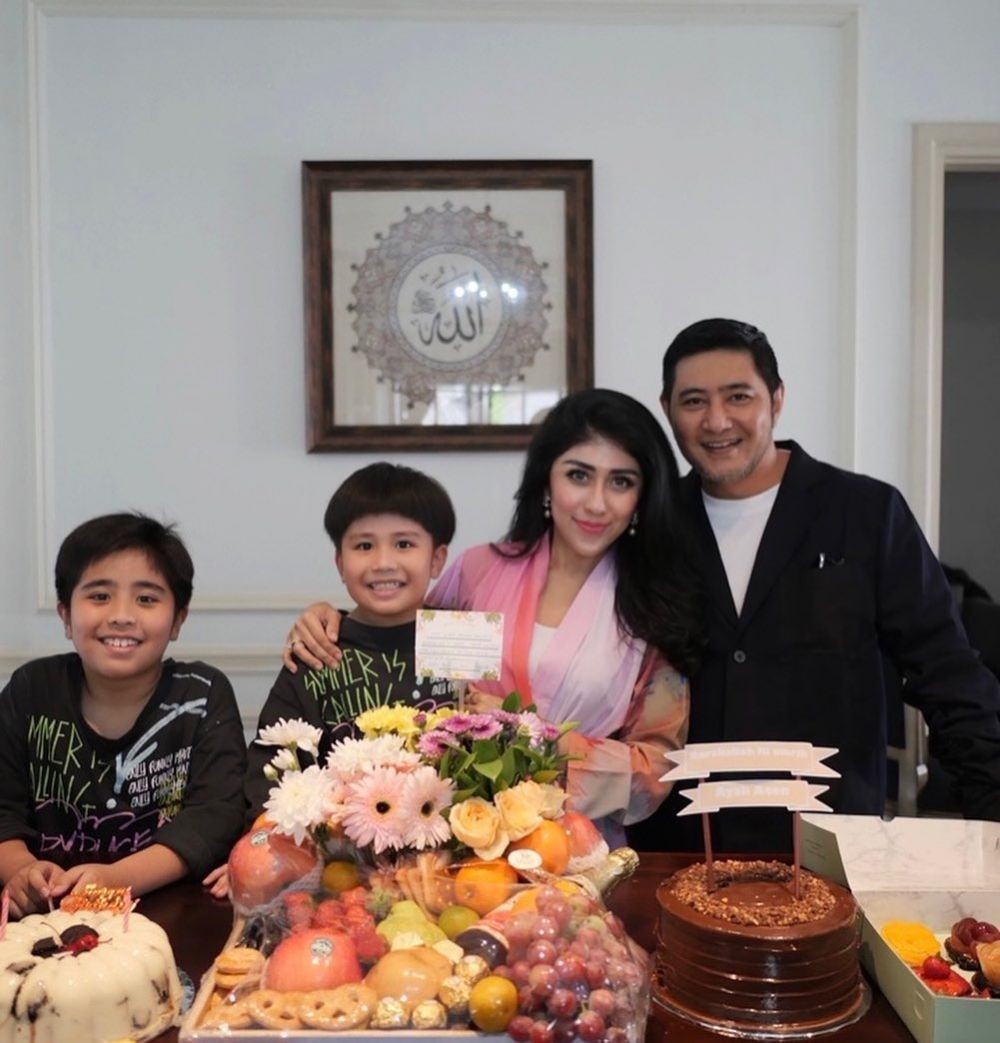 Potret Keluarga Kecil Citra Sadiqah Kakak Alshad Ahmad Potret Keluarga Kecil Citra Sadiqah Kakak Alshad Ahmad