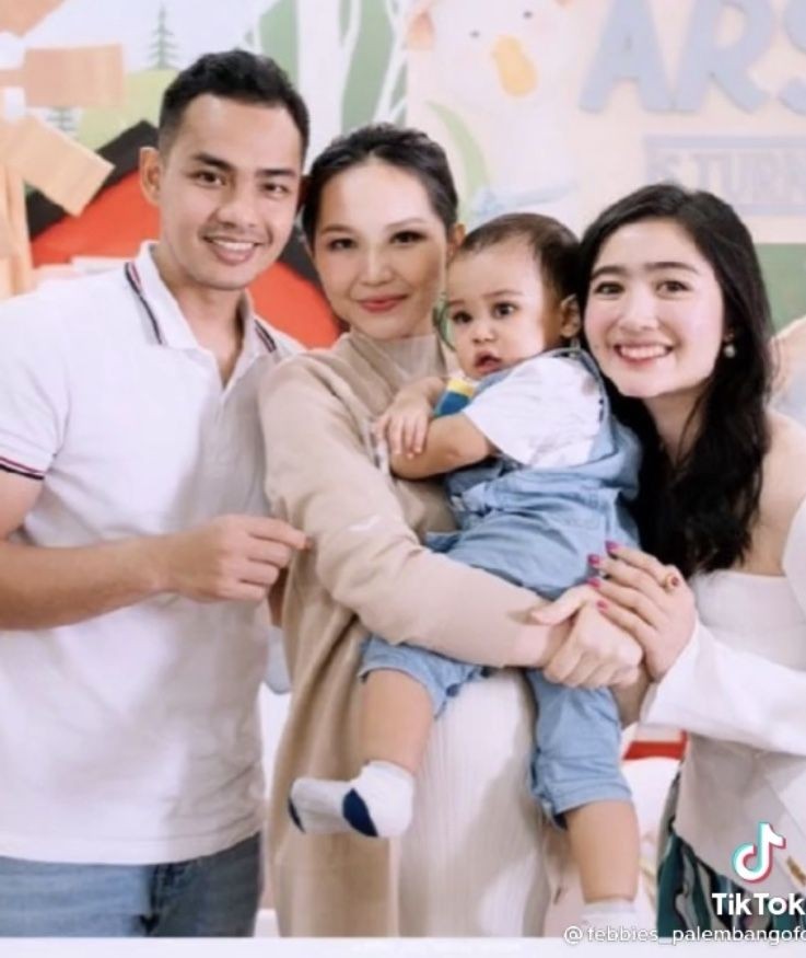 10 Potret Febby Rastanty dengan Polisi yang Diduga Pacar