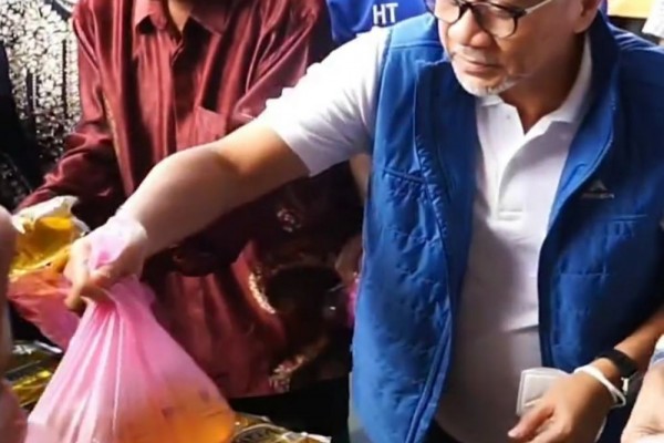 Zulhas dan Anaknya Bagi Migor, Jubir Muda PAN: Beli Sendiri Zulhas dan Anaknya Bagi Migor, Jubir Muda PAN: Beli Sendiri