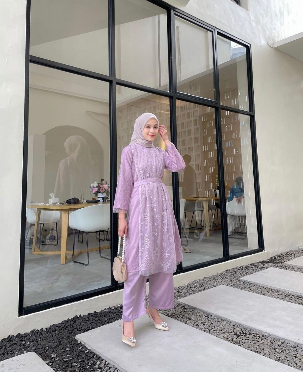 9 Outfit Brokat Muslim untuk Kondangan, Memukau Semua!