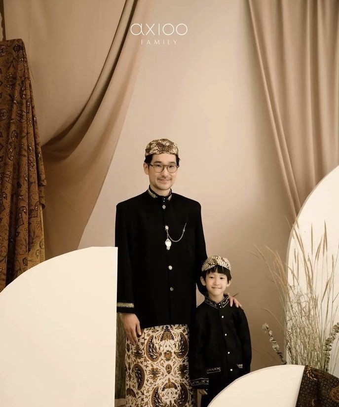 10 Pemotretan Kimbab Family dengan Adat Sunda, Anggun!