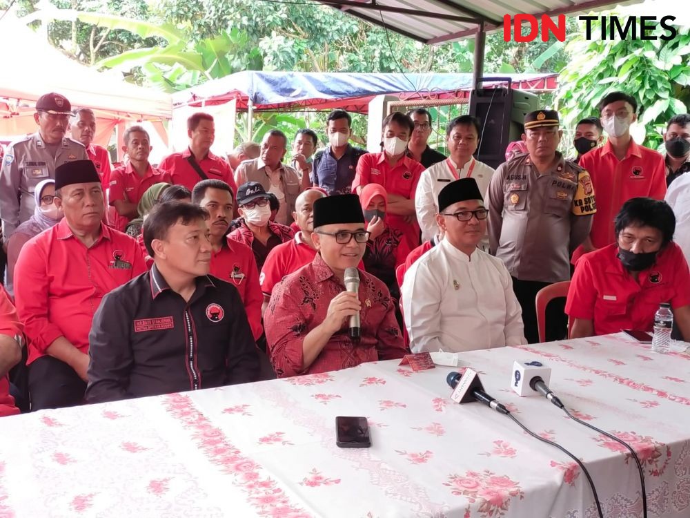 Gelar Pengobatan Gratis, Adian: Ada yang Bilang Berlebihan Gelar Pengobatan Gratis, Adian: Ada yang Bilang Berlebihan