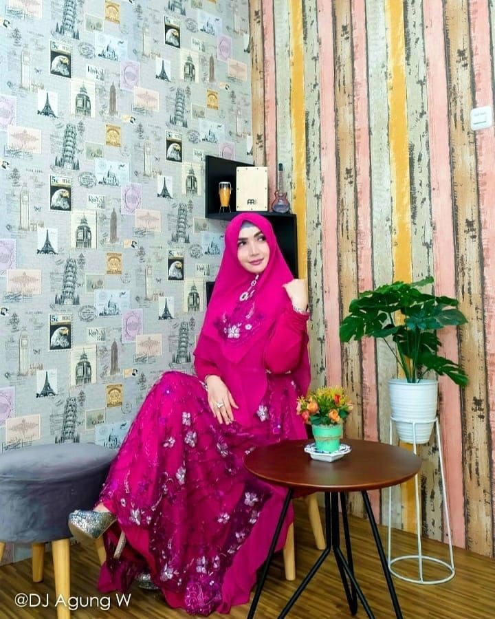 9 Gaya Hijab ala Roro Fitria, Pesonanya Bikin Pangling!