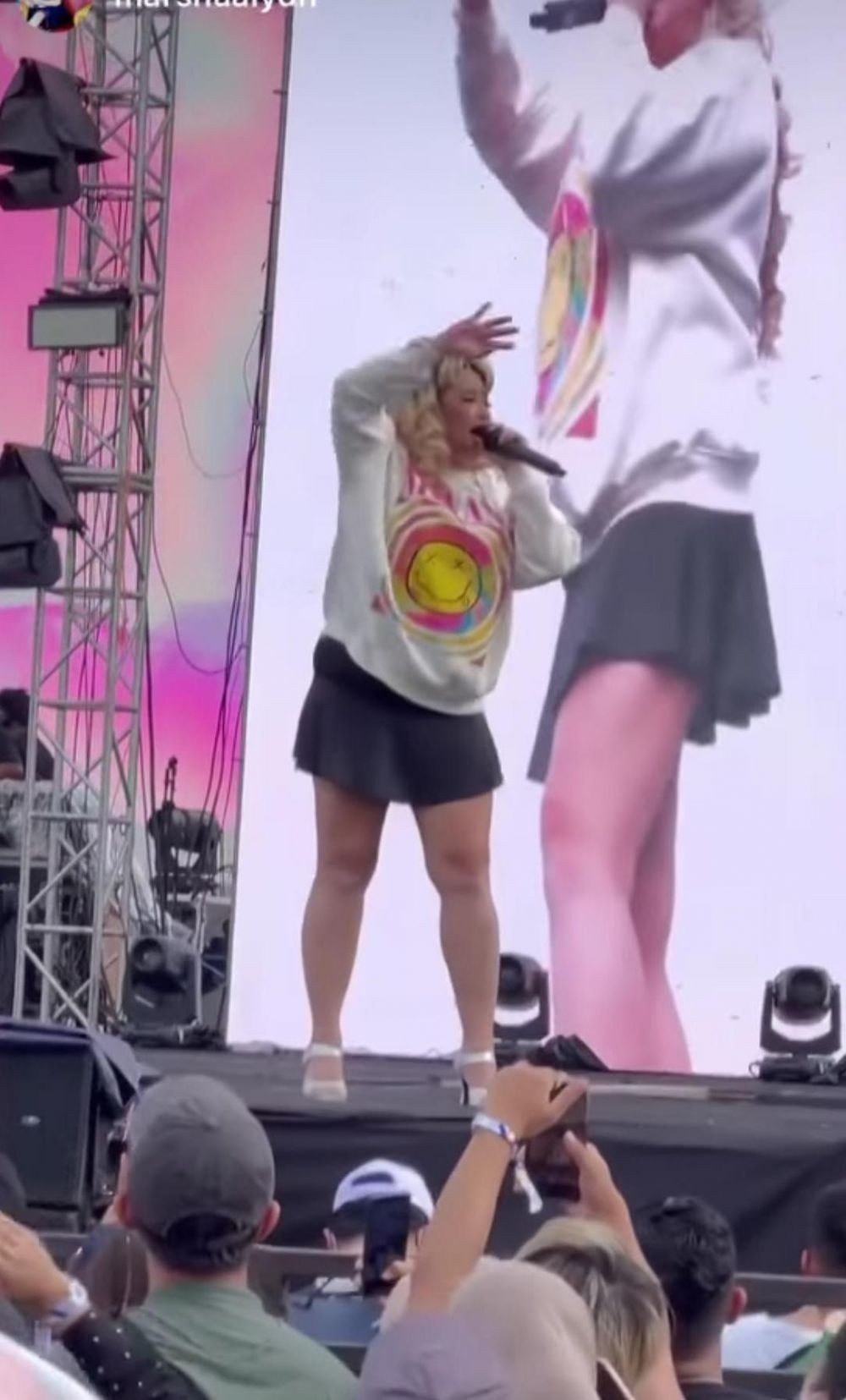 10 Potret Pinkan Mambo Manggung Di Playlist Festival