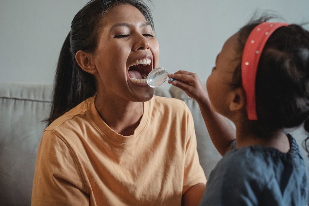 15 Penyebab Gusi Hitam selain karena Kebiasaan Merokok