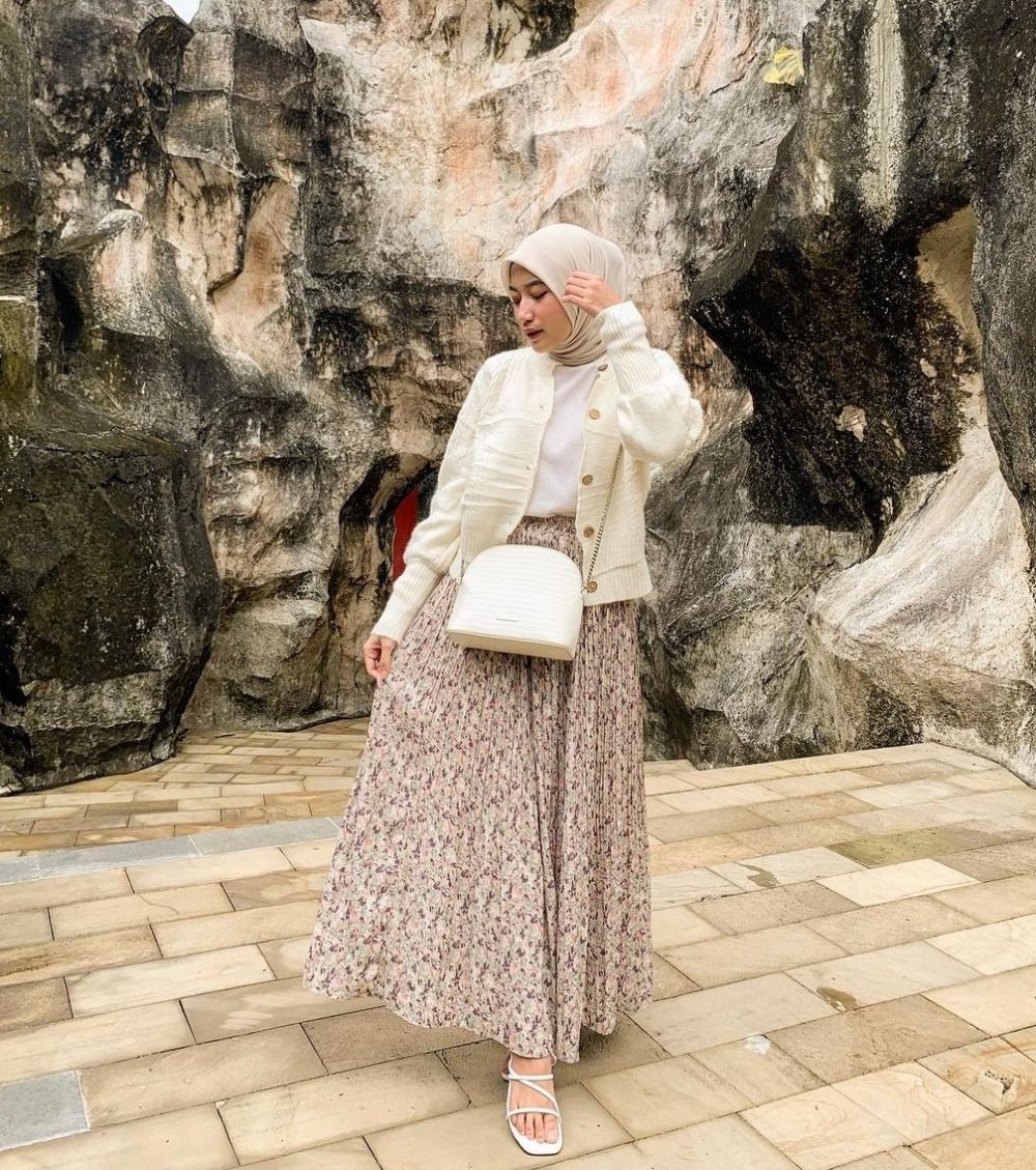 10 Inspirasi Style Hijab dengan Cardigan ala Korean Look