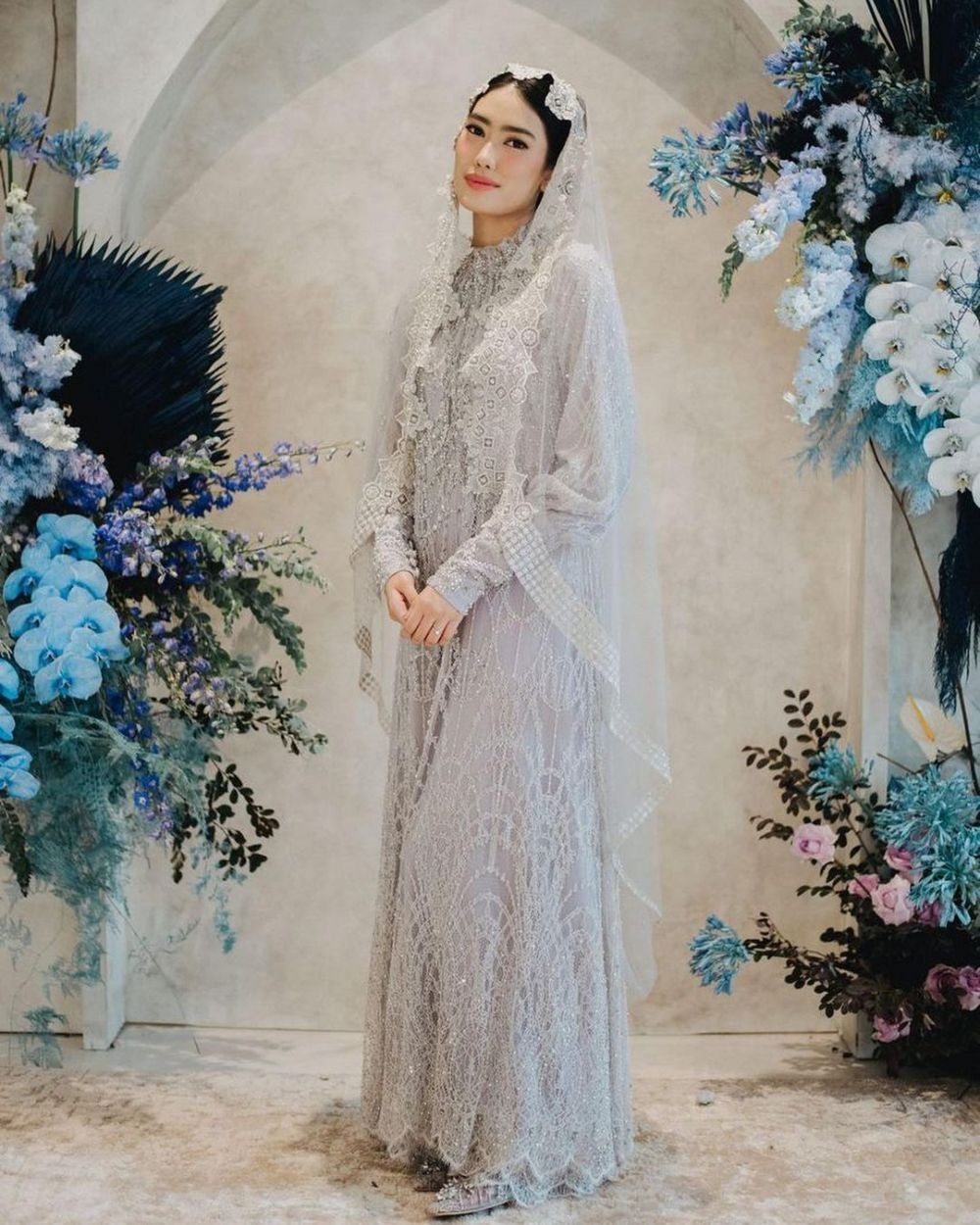 10 Kebaya dan Dress Nuansa Pastel Karya Desainer Dewangga
