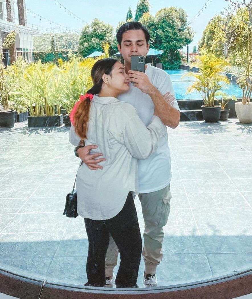 10 OOTD Couple Adzana Bing Slamet dan Rizky Alatas, Hits!