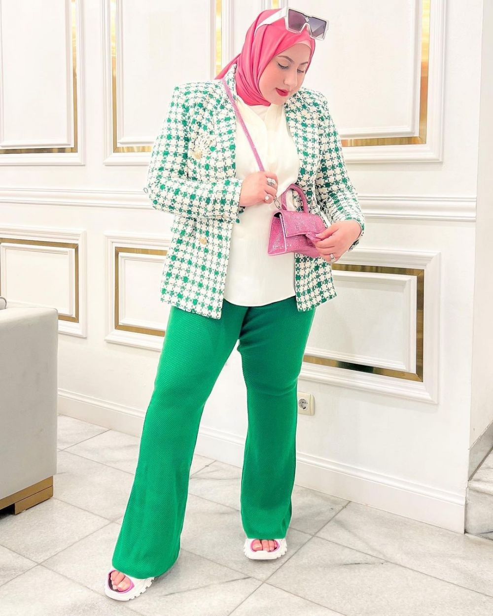 9 Mix and Match Color Block Outfit Pakai Long Pants, Stylish