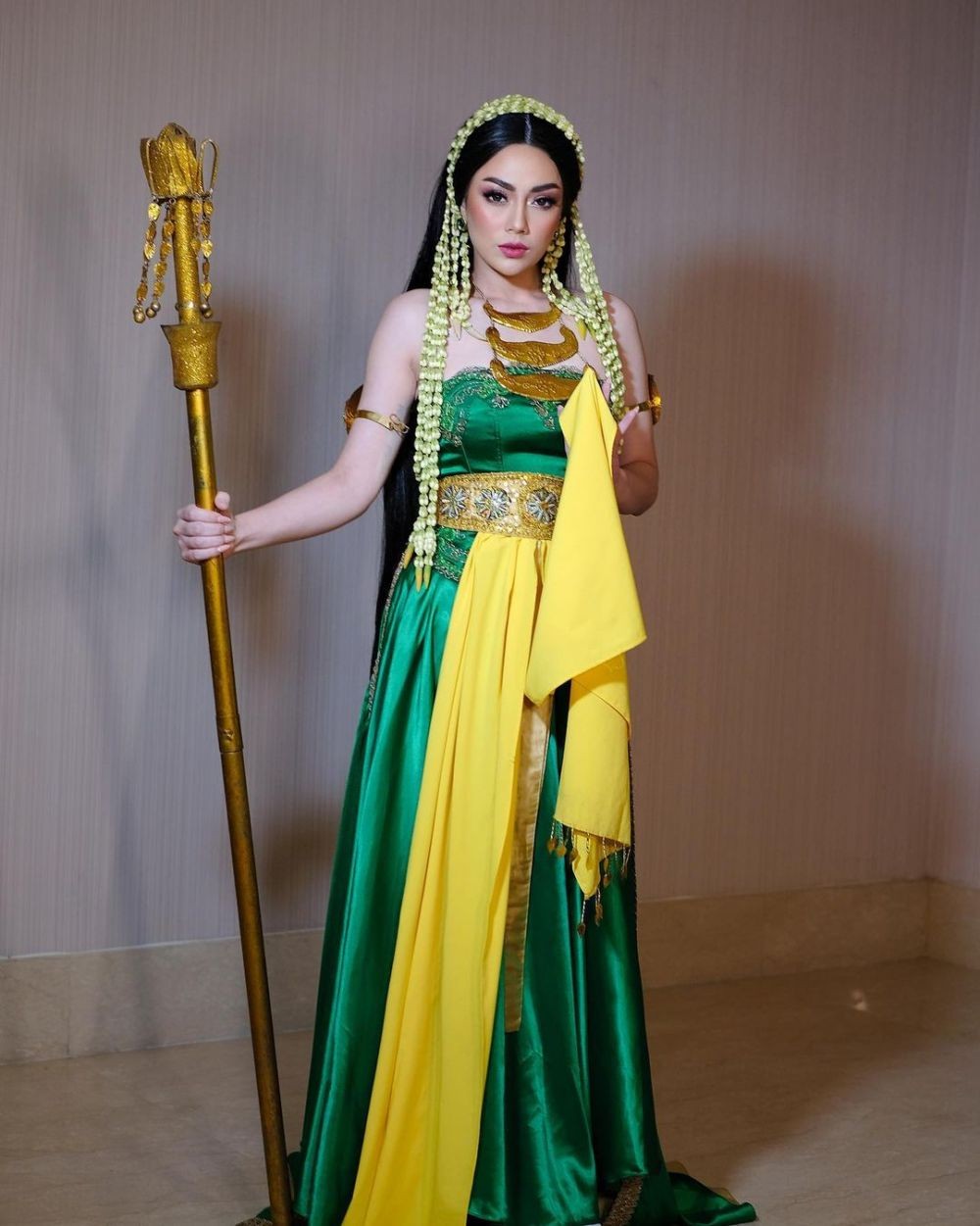 Halloween, 10 Potret Celine Evangelista Jadi Nyi Roro Kidul