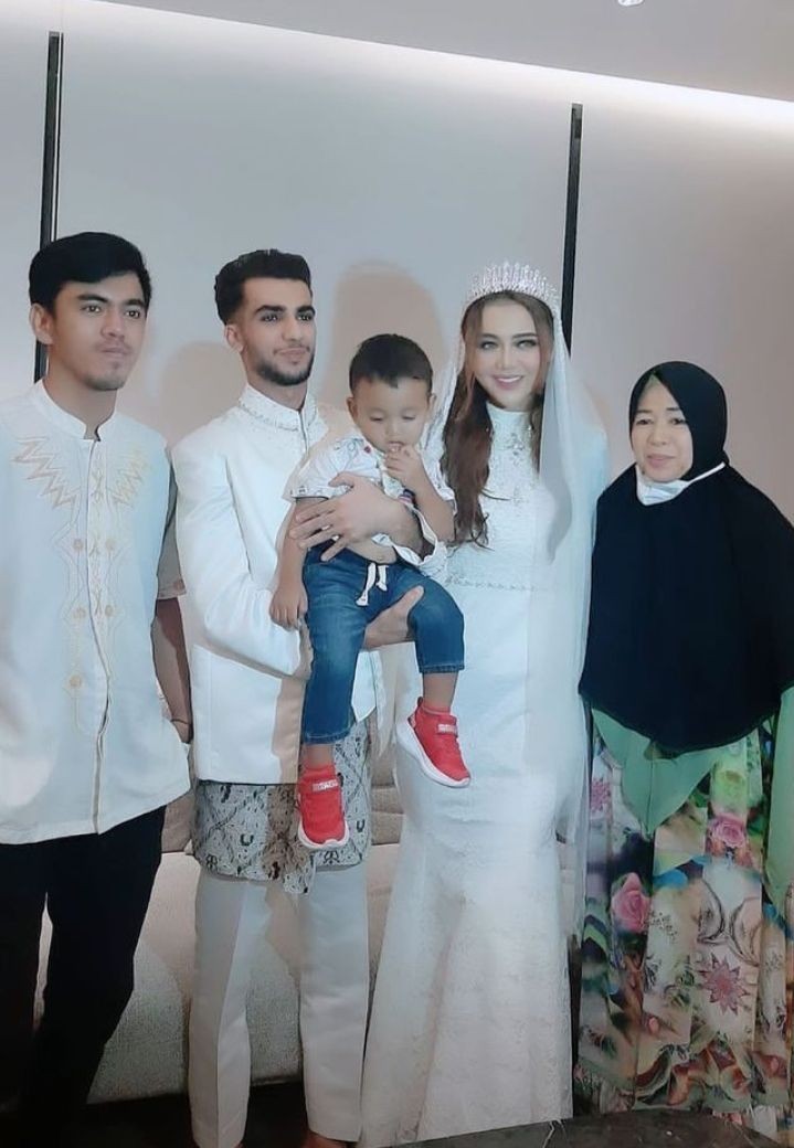 10 Potret Ibrahim, Suami Ratu Rizky Nabila yang Asal Libya 10 Potret Ibrahim, Suami Ratu Rizky Nabila yang Asal Libya