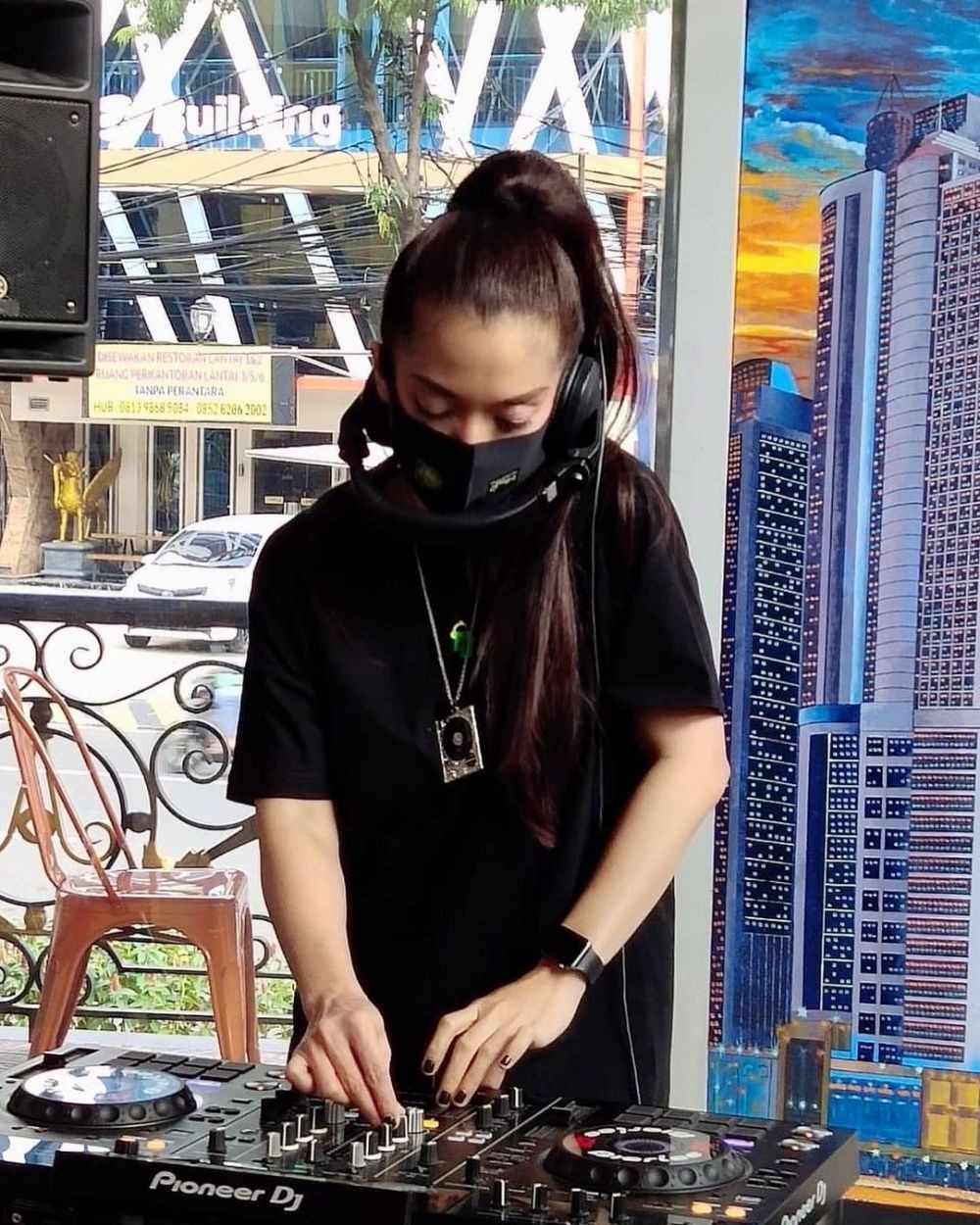 Potret Dj Lucyana Sosok Yang Baru Dinikahi Mudjie Massaid