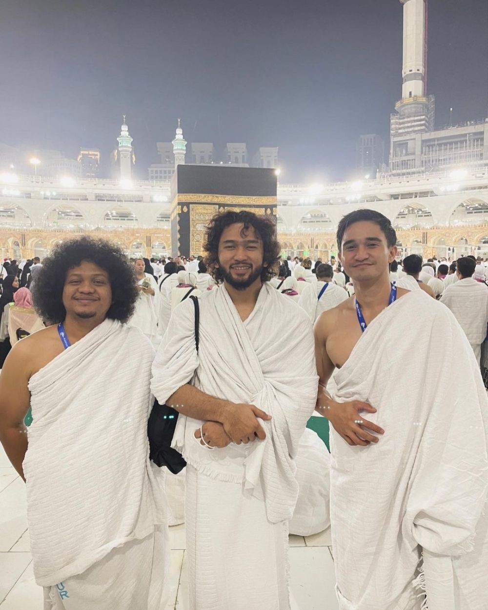 10 Potret Perjalanan Umrah Adhitya Alkatiri, Perdana Nih!