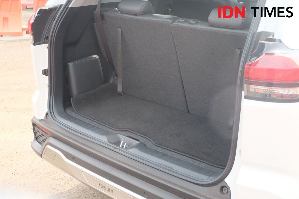 Detail Toyota Kijang Innova Zenix Hybrid Varian Tertinggi | IDN Times